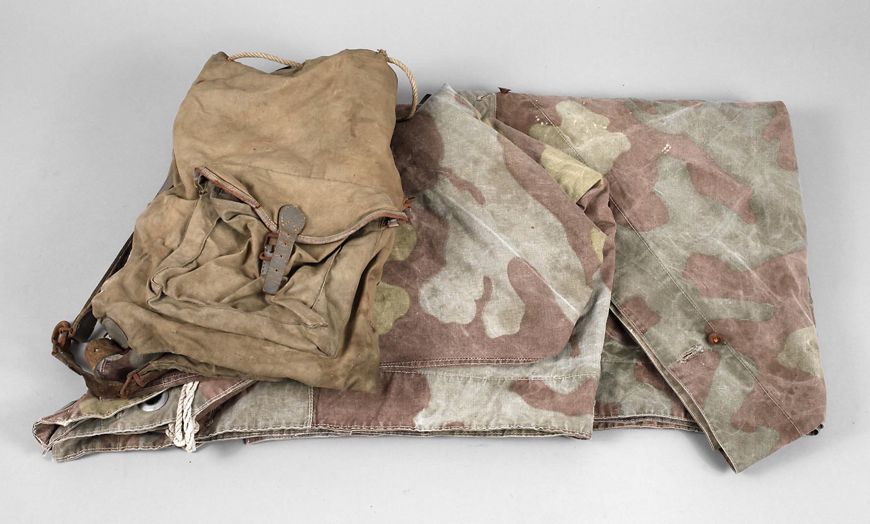 Zeltbahnen Waffen-SS III. Reich, zwei - auctions & price archive